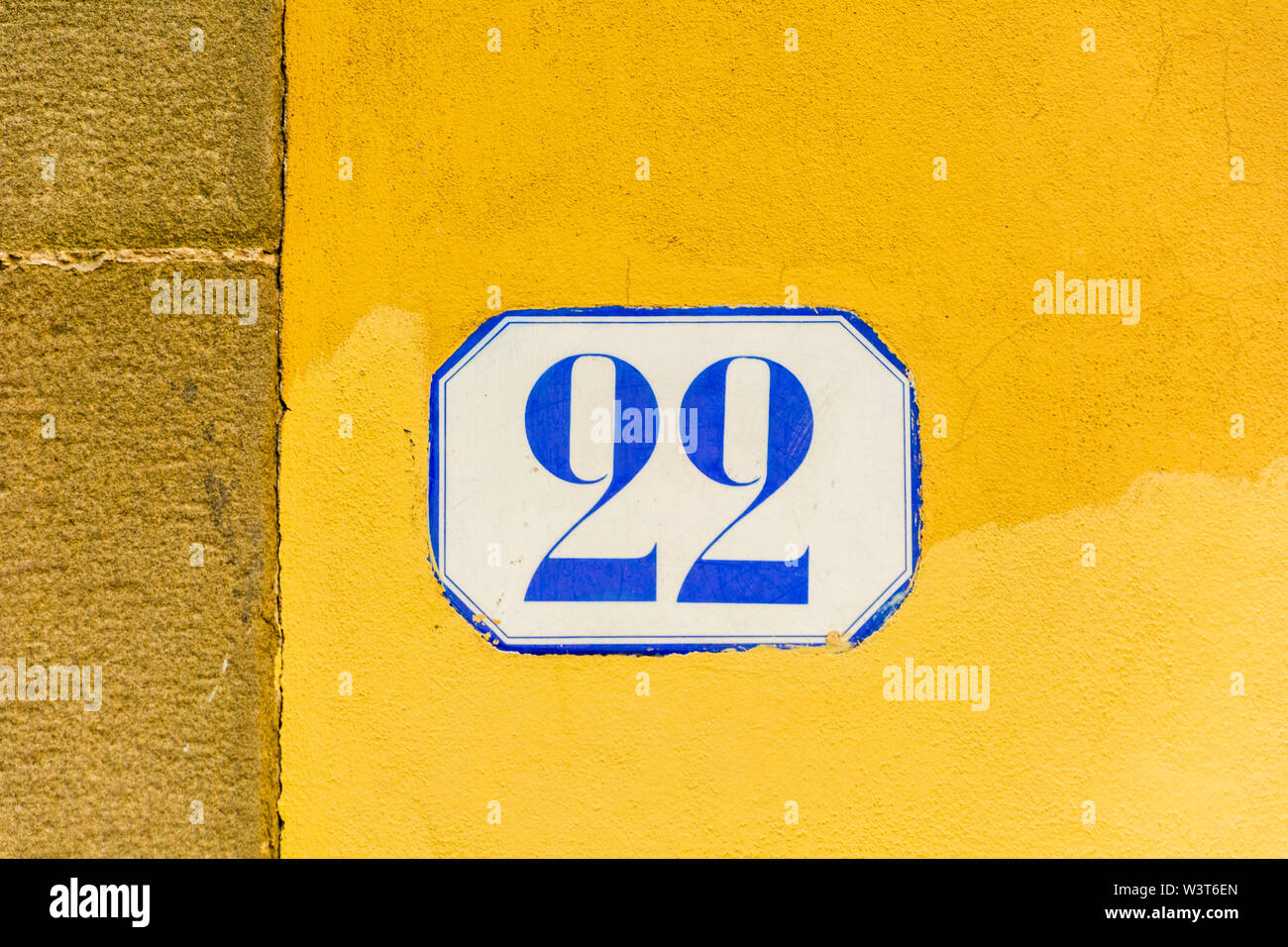 Number 22 wall hi-res stock photography and images - Alamy