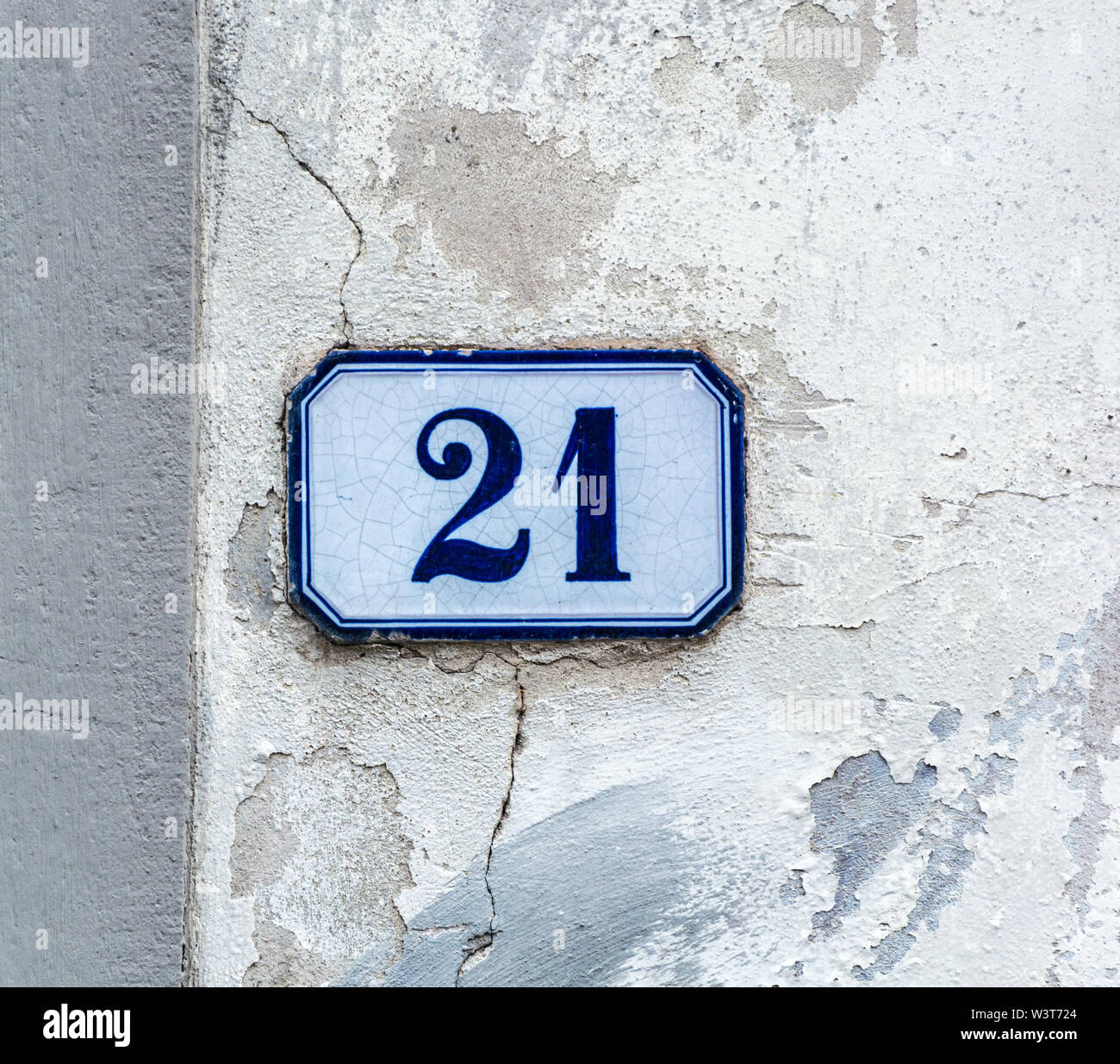 house number twenty one ( 21 ) on a roughcast wall Stock Photo - Alamy