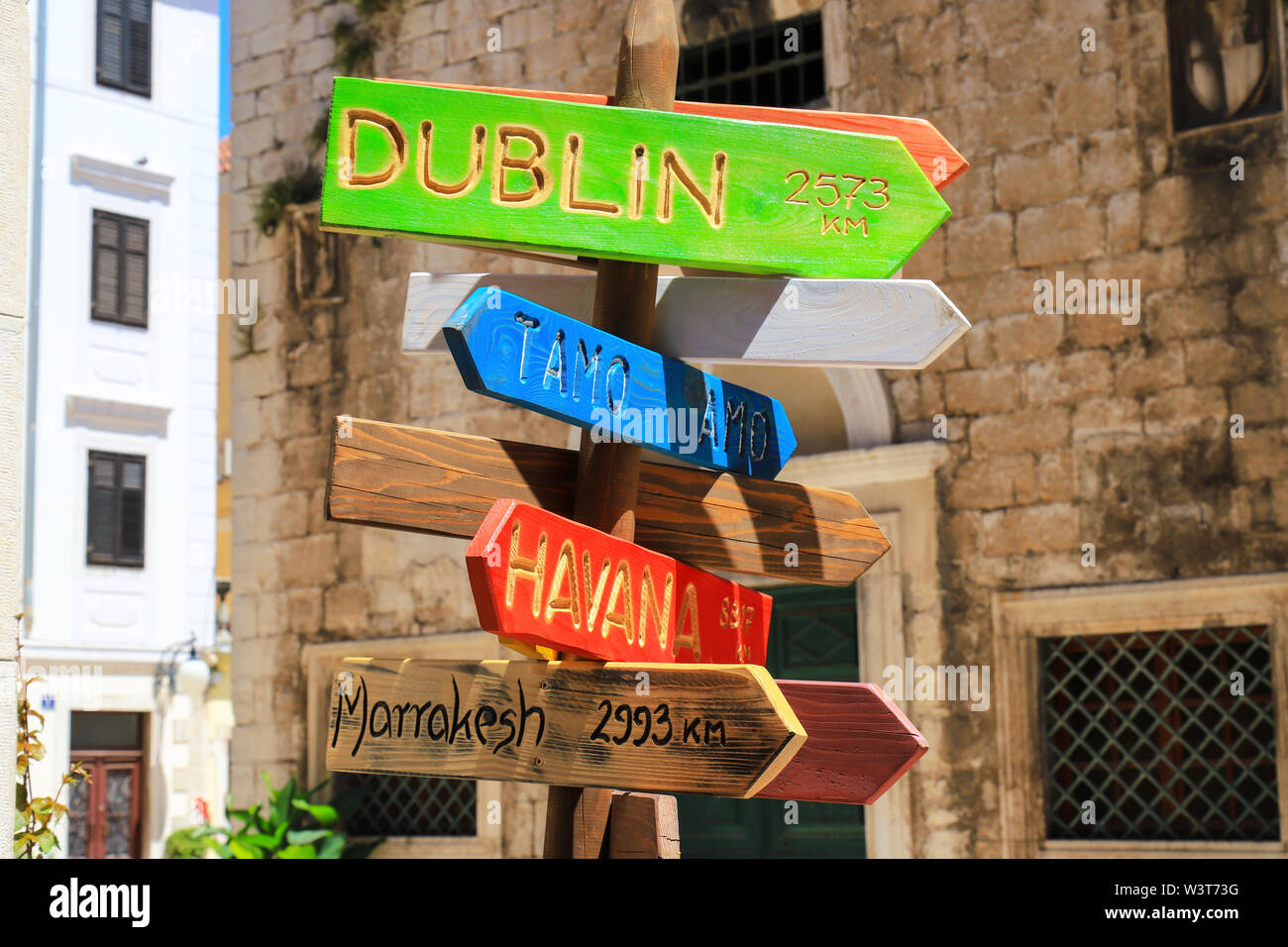 Signpost of world countries hi-res stock photography and images - Alamy