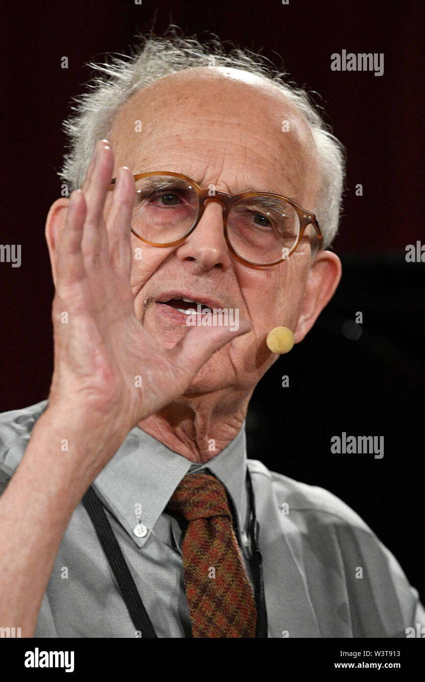 Rainer weiss hi-res stock photography and images - Alamy