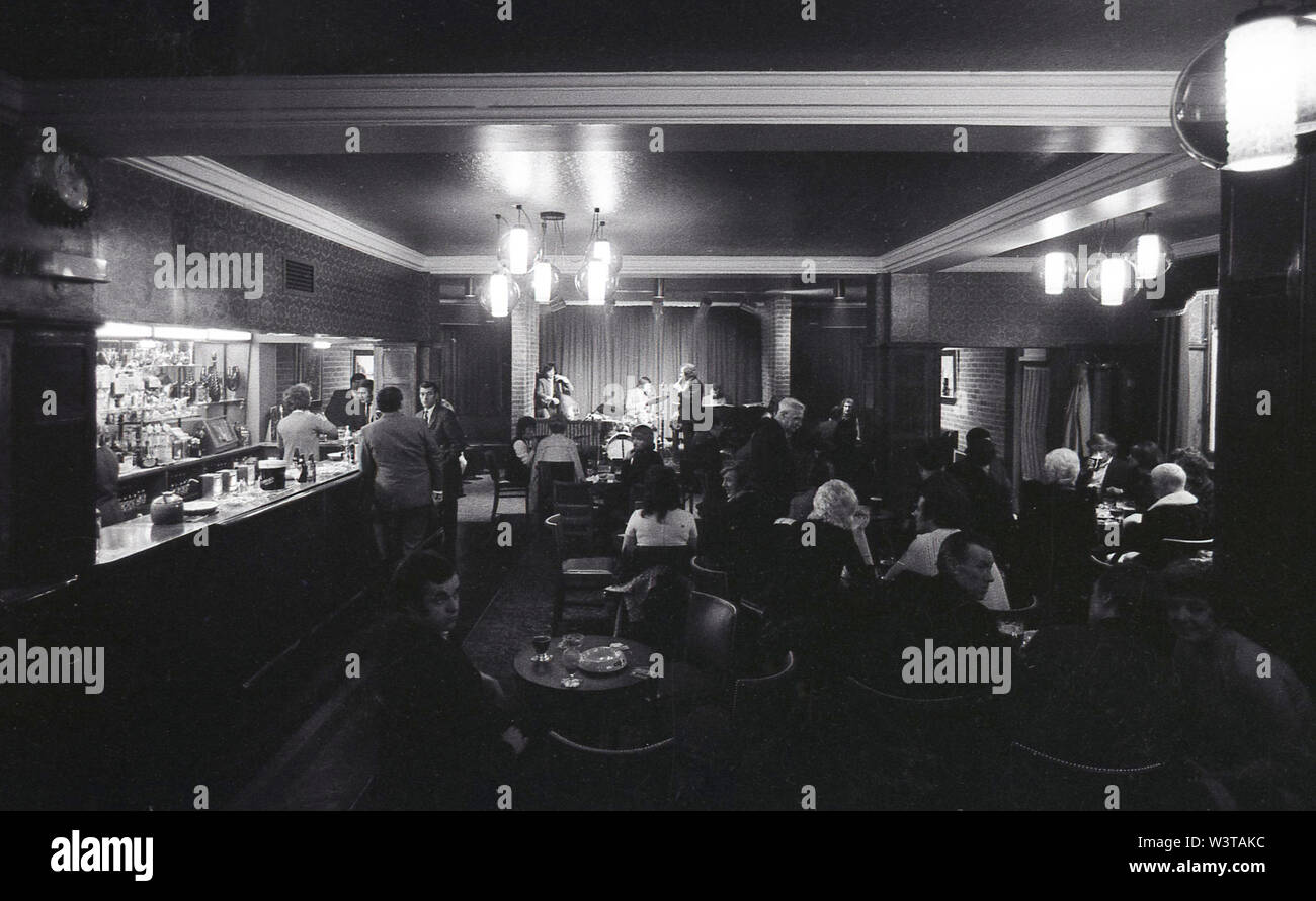 1970s band hi-res stock photography and images - Alamy