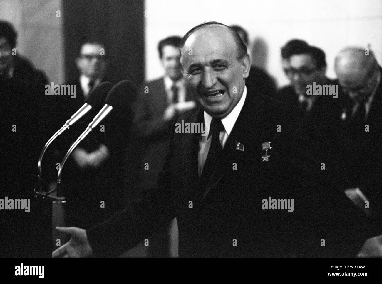 Todor zhivkov bulgarian communist party hi-res stock photography and ...