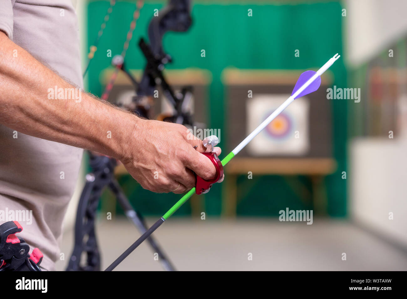 Compound bow hi-res stock photography and images - Alamy