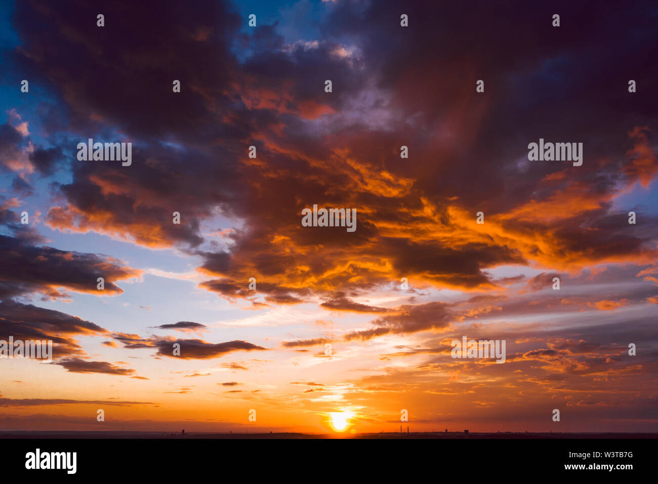 Fantastic sunset sky hi-res stock photography and images - Alamy