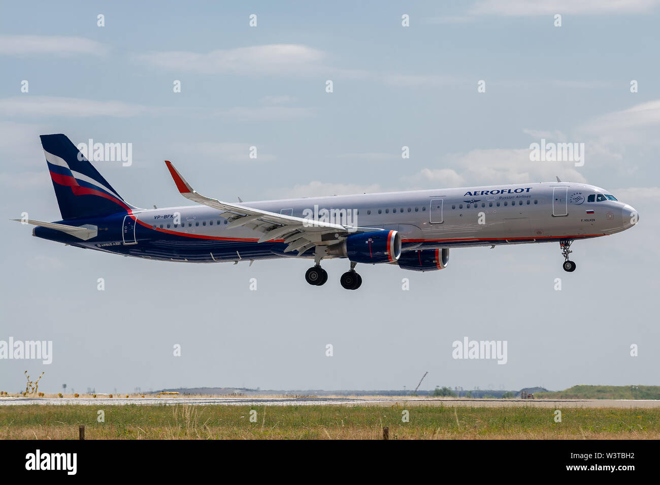 Airbus a321 wing hi-res stock photography and images - Alamy