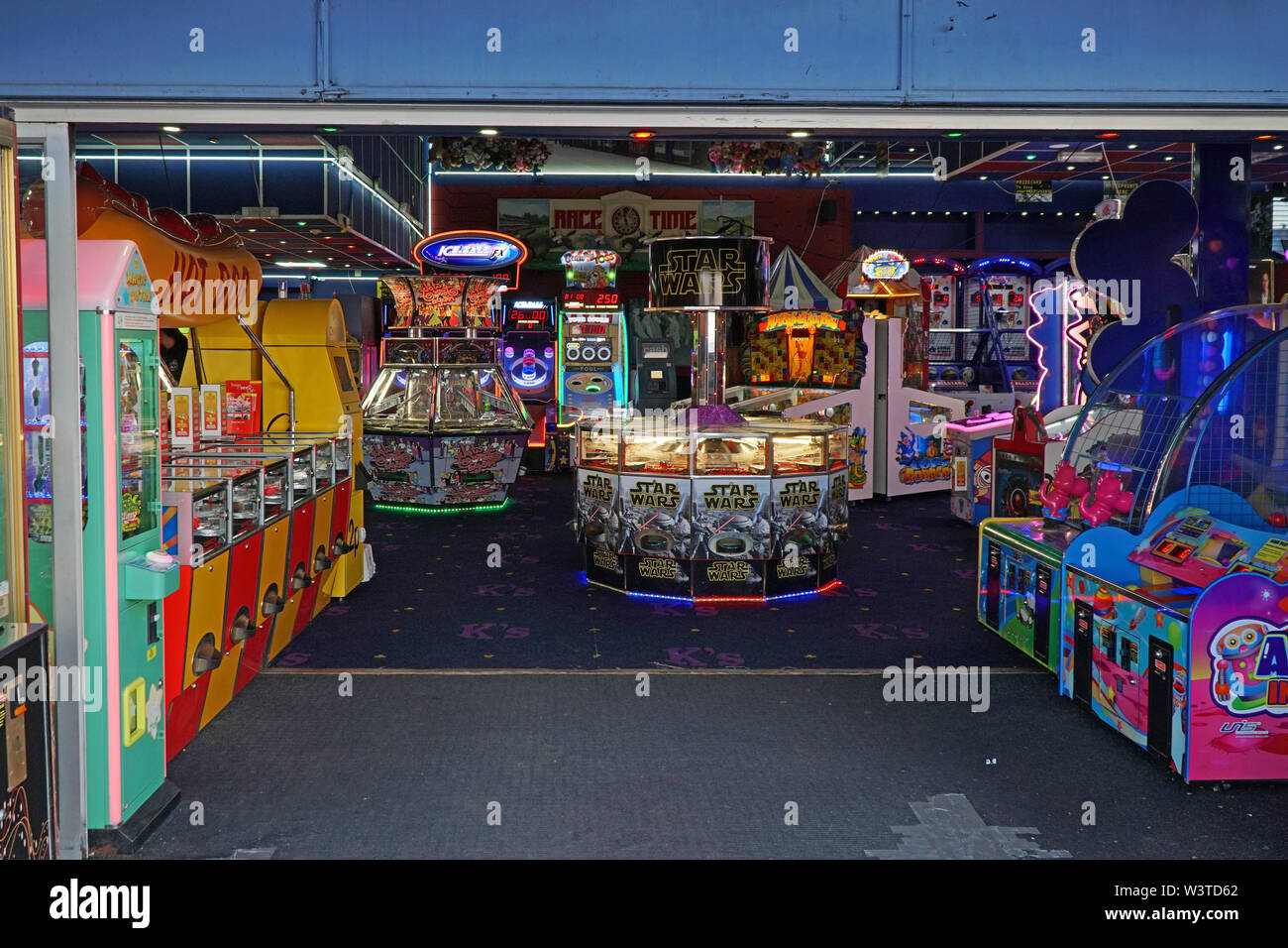 Gaming machines hi-res stock photography and images - Alamy