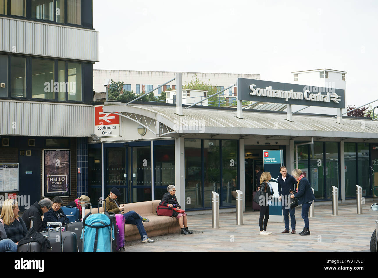 Southampton central station hi-res stock photography and images - Alamy