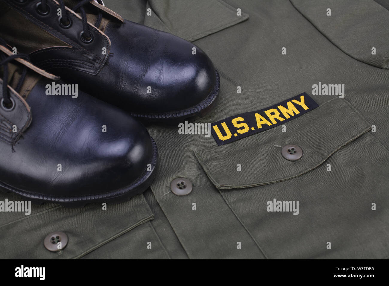 U.S. Army olive green uniform with boots background Stock Photo - Alamy