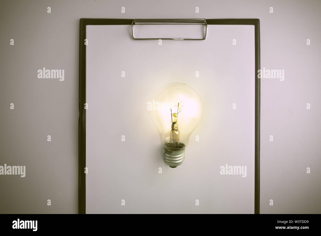 Blank paper with an illuminated light bulb idea concept Stock Photo - Alamy