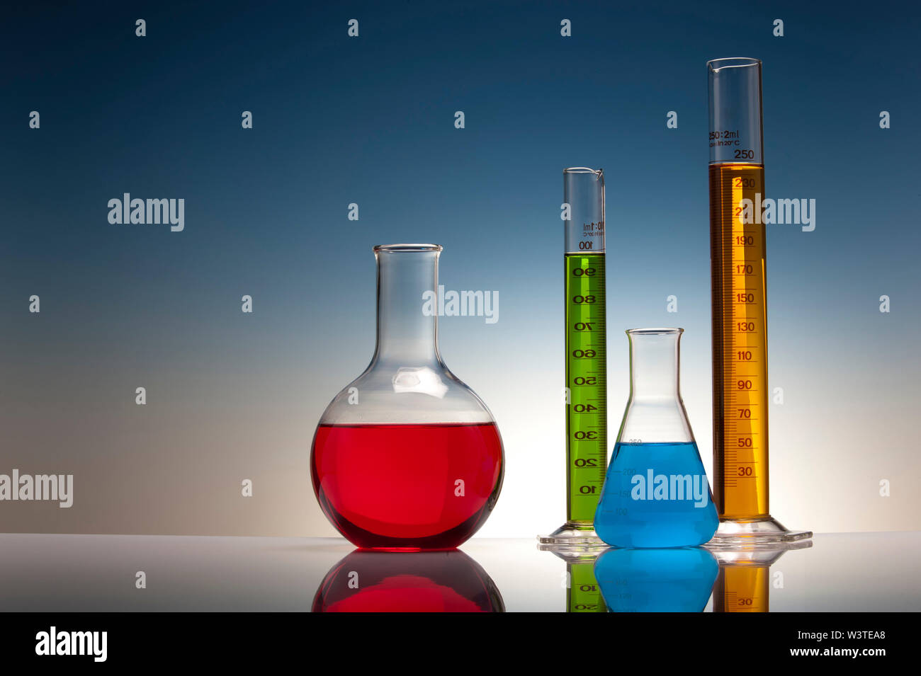 Organic chemistry lab hi-res stock photography and images - Alamy