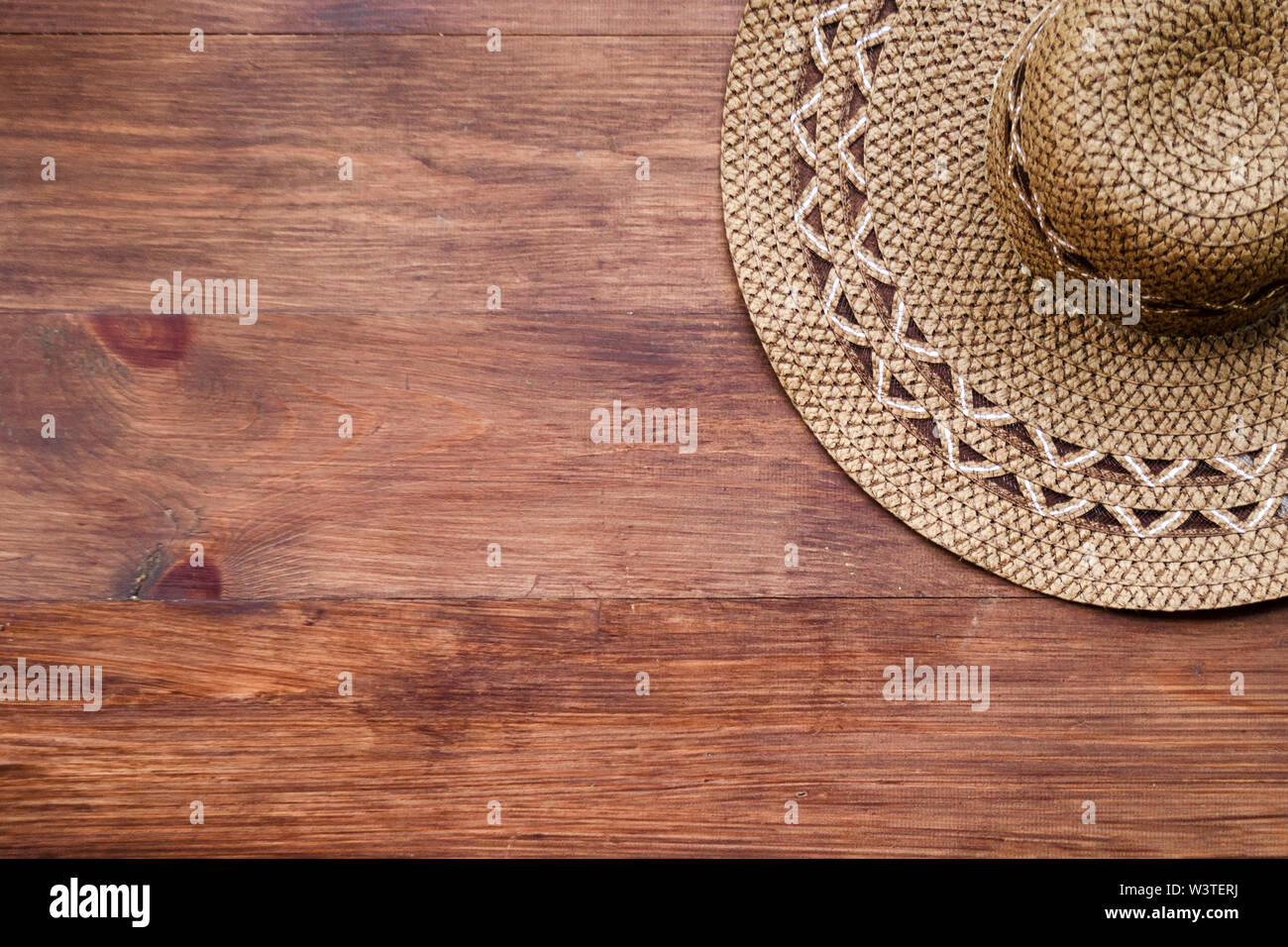 Top view of brown rustic straw hat on wooden background. Summer ...