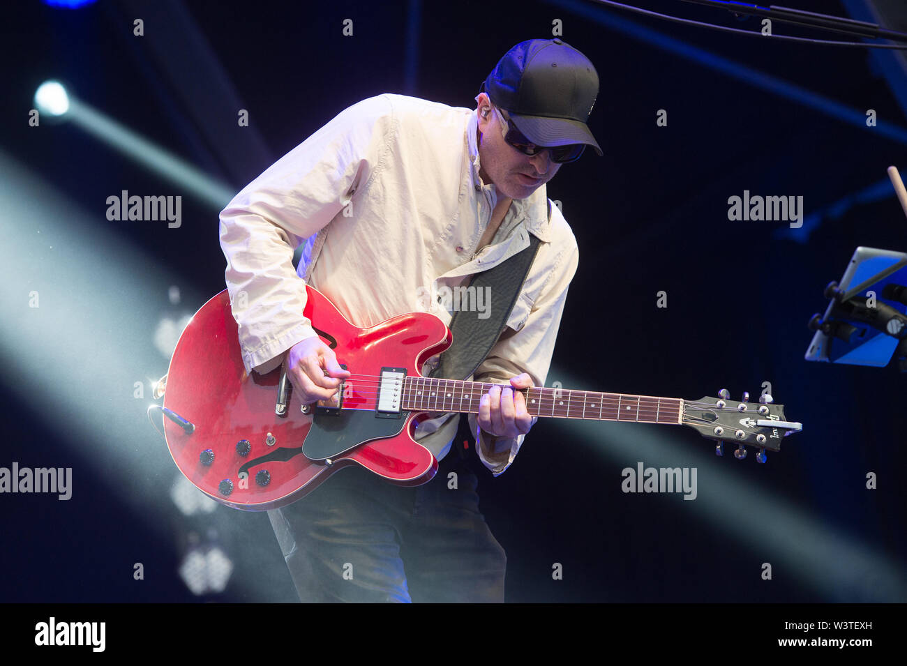 The doves band hi-res stock photography and images - Alamy