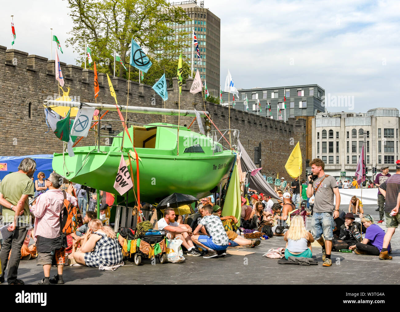 Boat protesters hi-res stock photography and images - Alamy