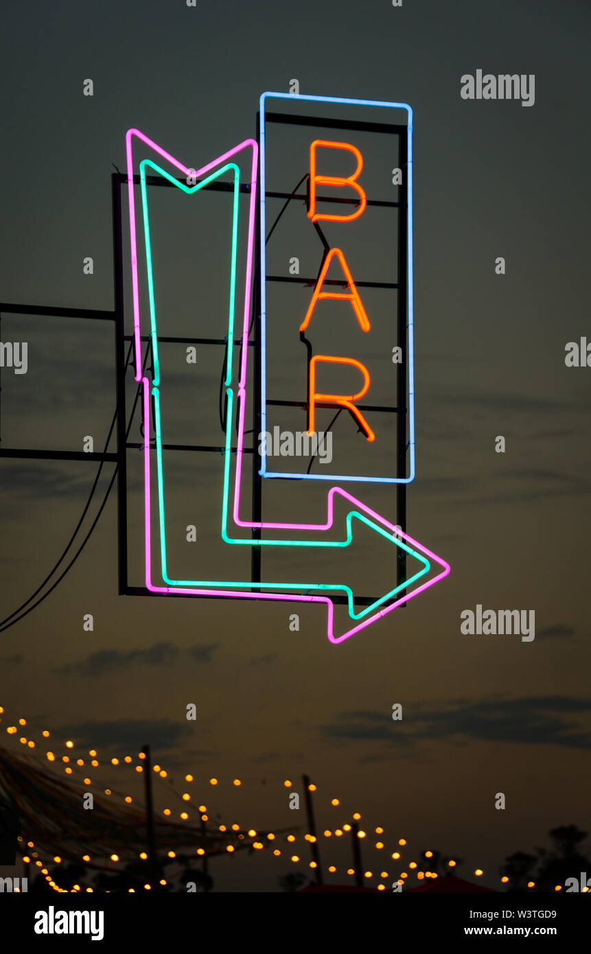 Neon glow in the dark party hi-res stock photography and images - Alamy