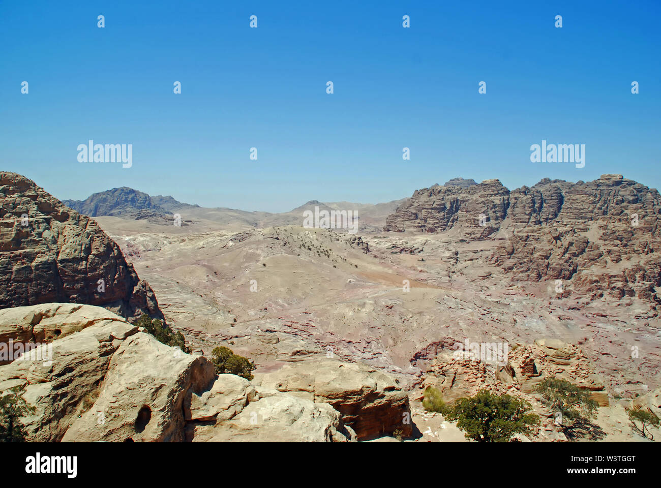 The mountains and deserts of the Jordan Stock Photo - Alamy