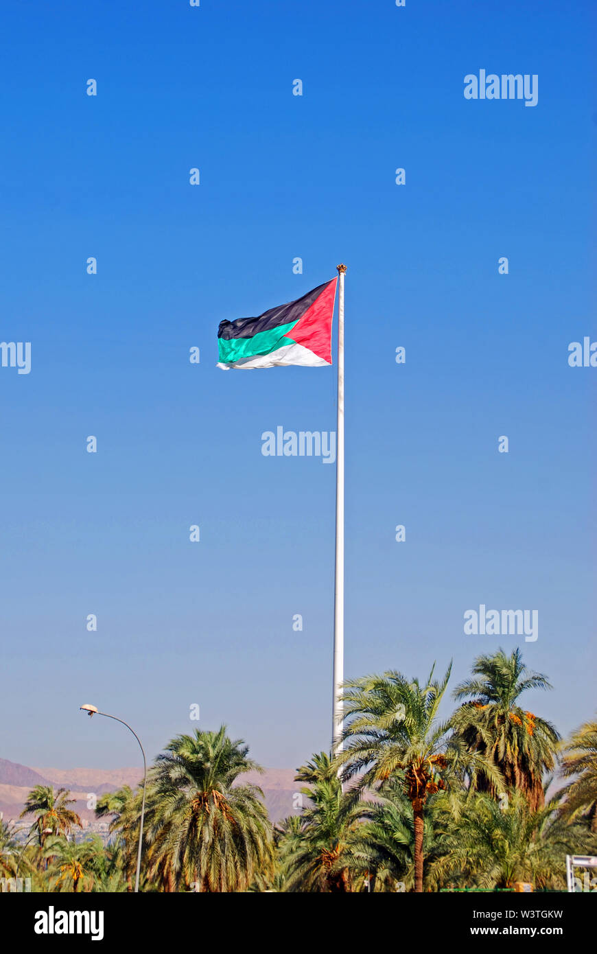 The giant flag of Jordan flying above the port of Aqaba Stock Photo - Alamy