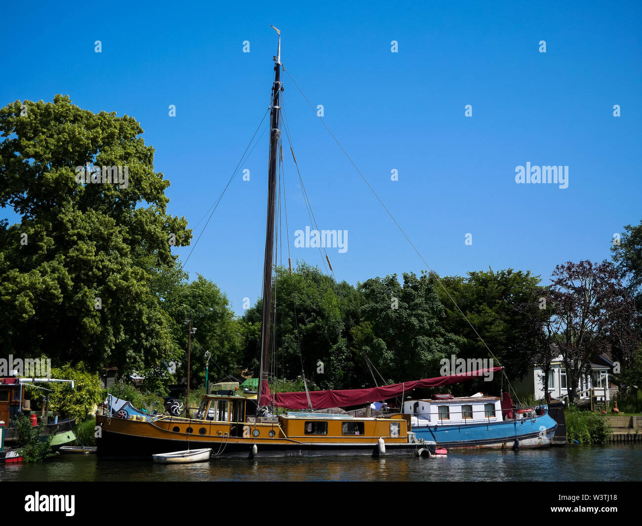 Thames old windsor hi-res stock photography and images - Alamy