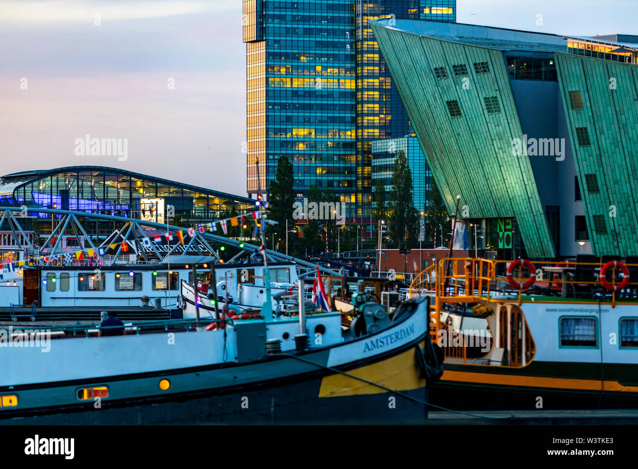 Amsterdam, Netherlands, bridges, buildings on the Dijksgracht, Nemo ...