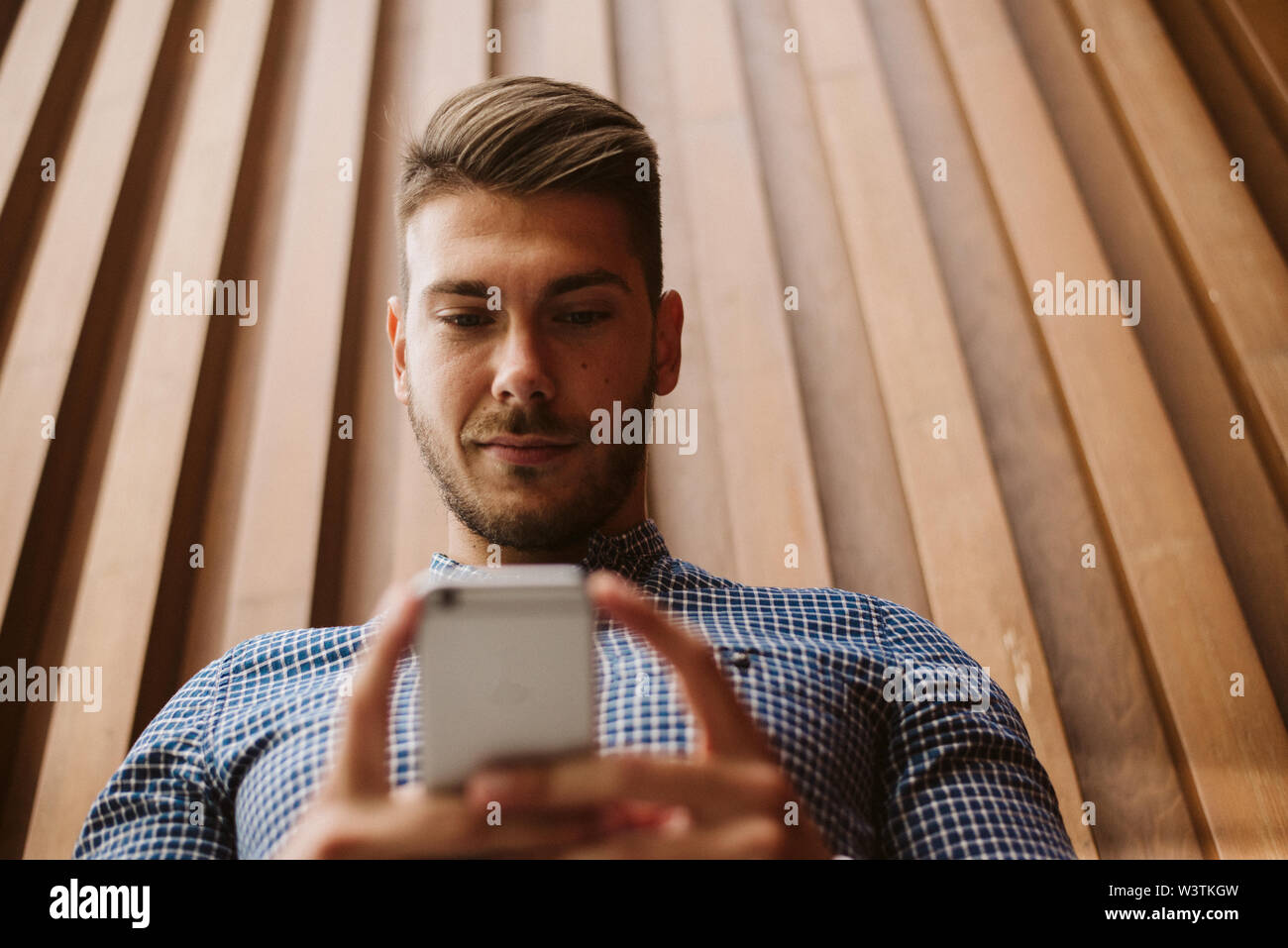 Busy street africa mobile hi-res stock photography and images - Alamy