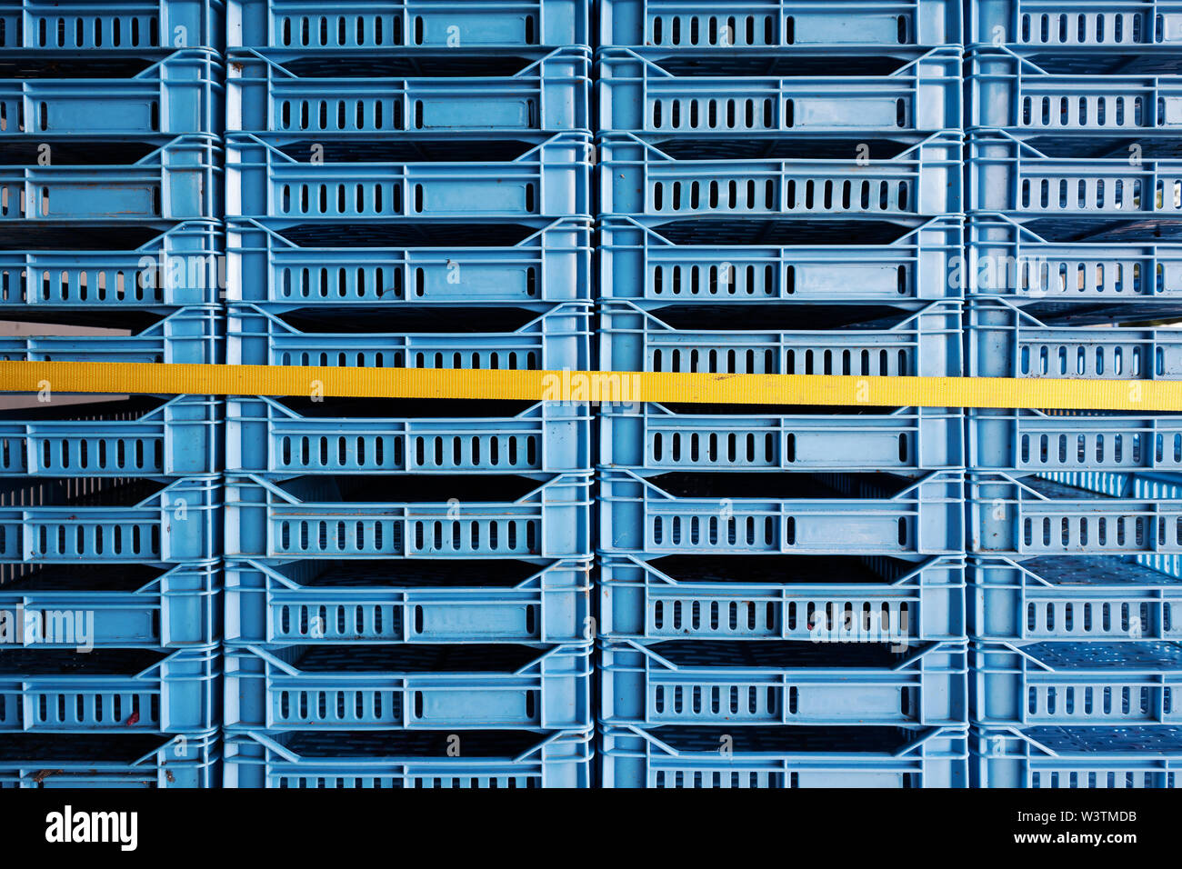 Empty crates hi-res stock photography and images - Alamy