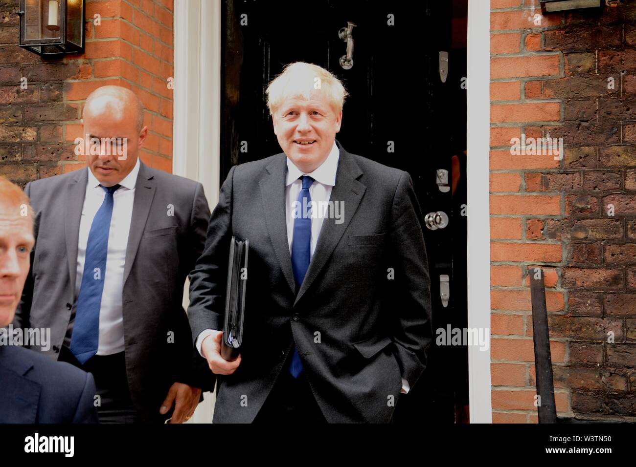 Boris johnson blue suit hi-res stock photography and images - Alamy