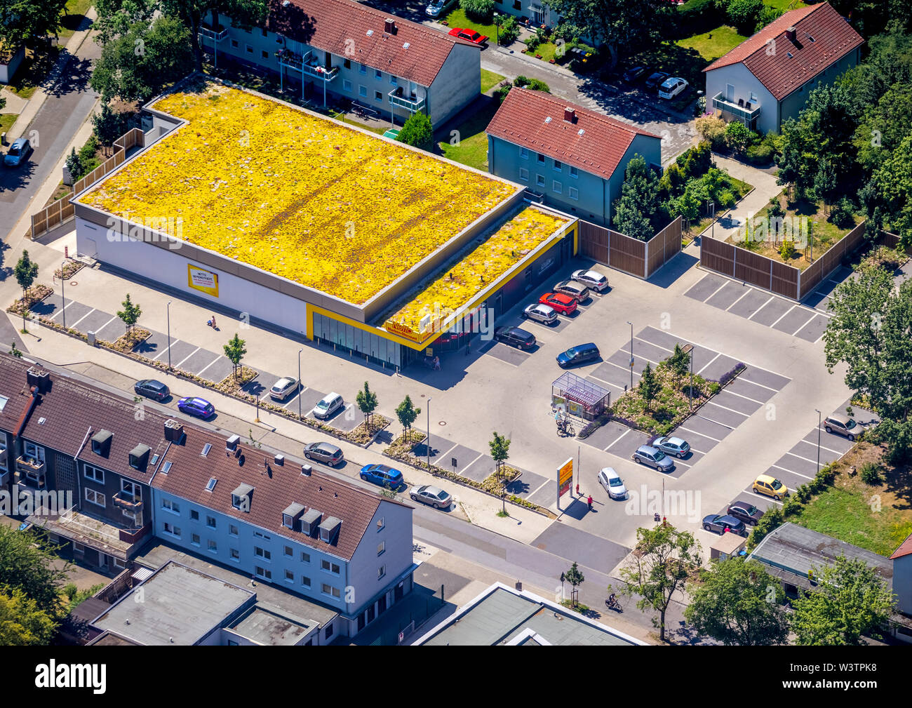 Luftbild vom begrunten dach des hasseler netto marktes in hasse hi-res ...