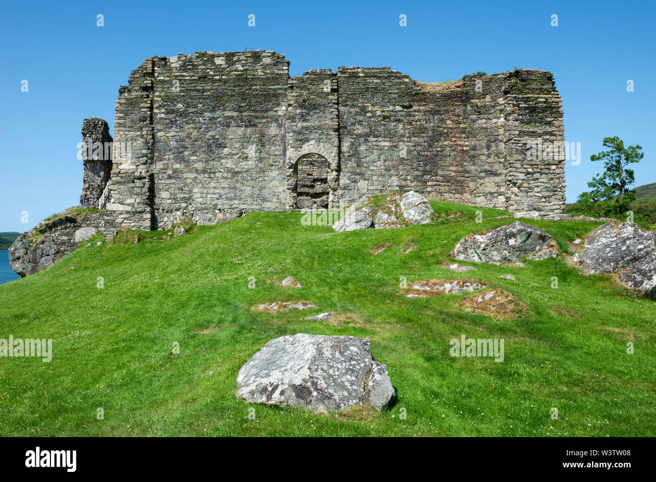 Stone enclosure castle hi-res stock photography and images - Alamy