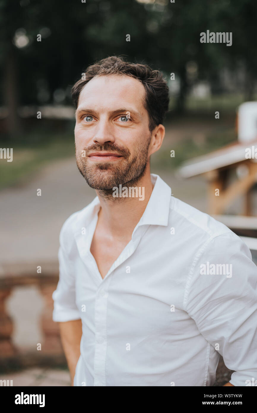 positive bearded caucasian man looking up in the sky Stock Photo - Alamy