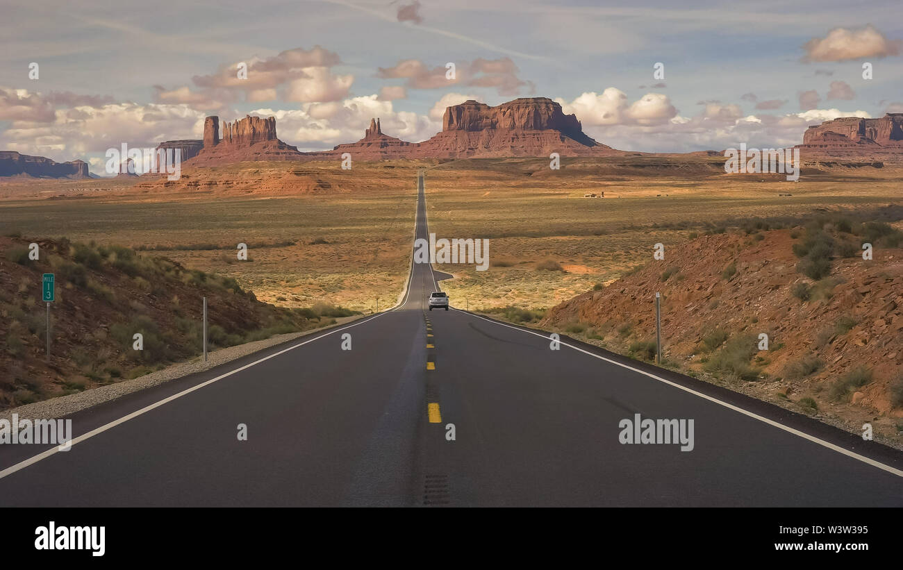 Car monument valley hi-res stock photography and images - Alamy