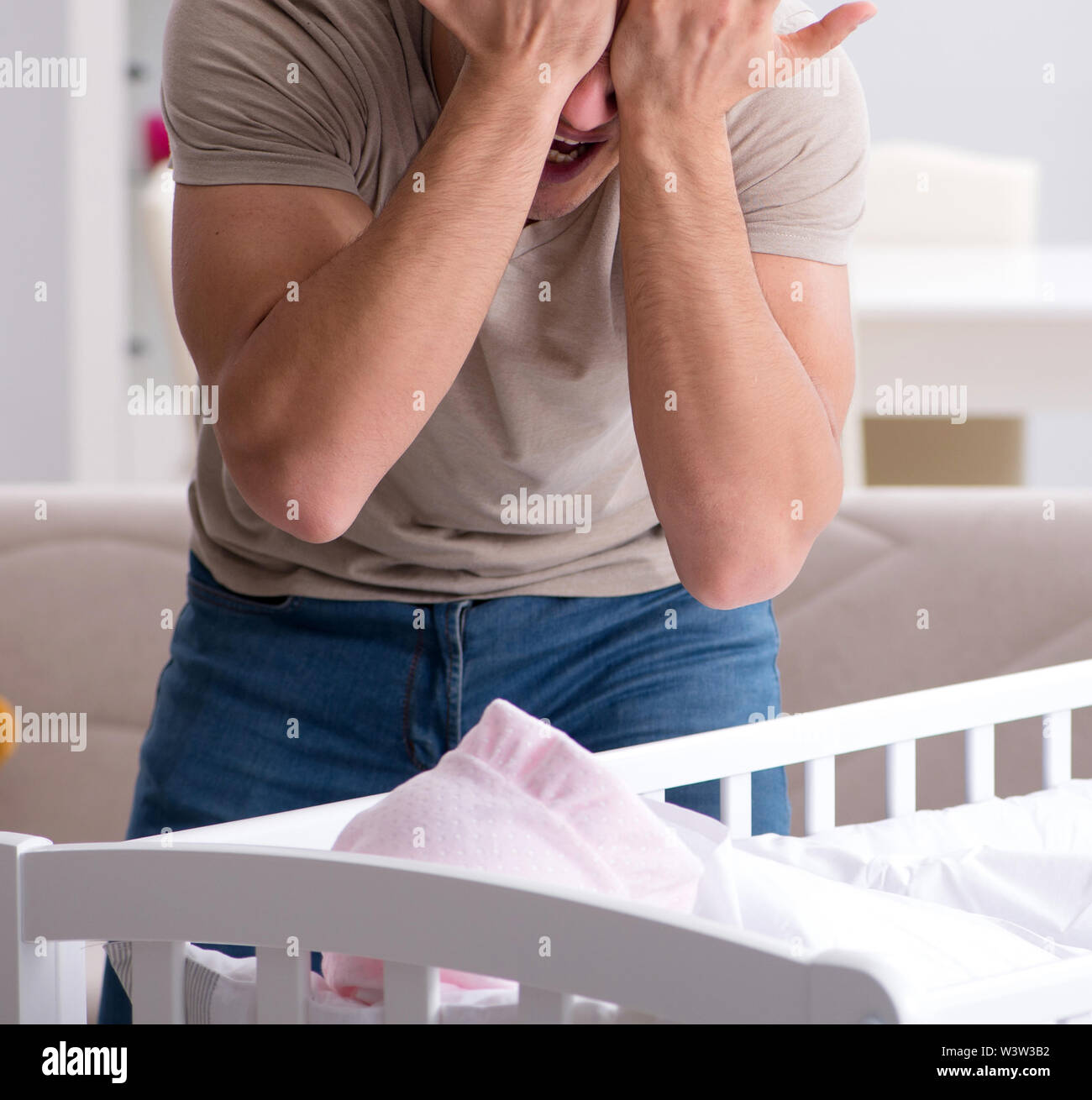 The young father dad frustrated at crying baby Stock Photo - Alamy