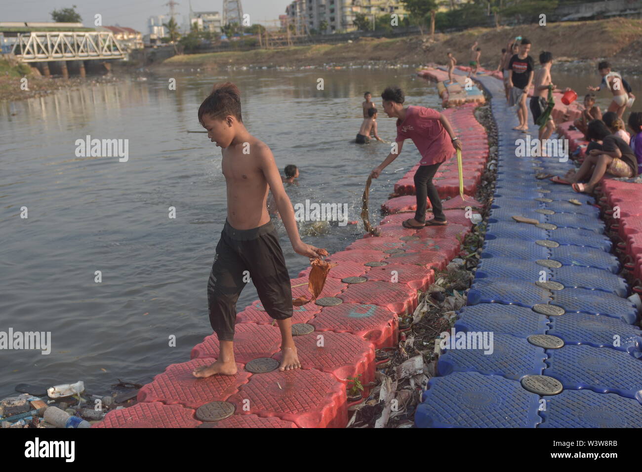 Jakarta heavily polluted river hi-res stock photography and images - Alamy