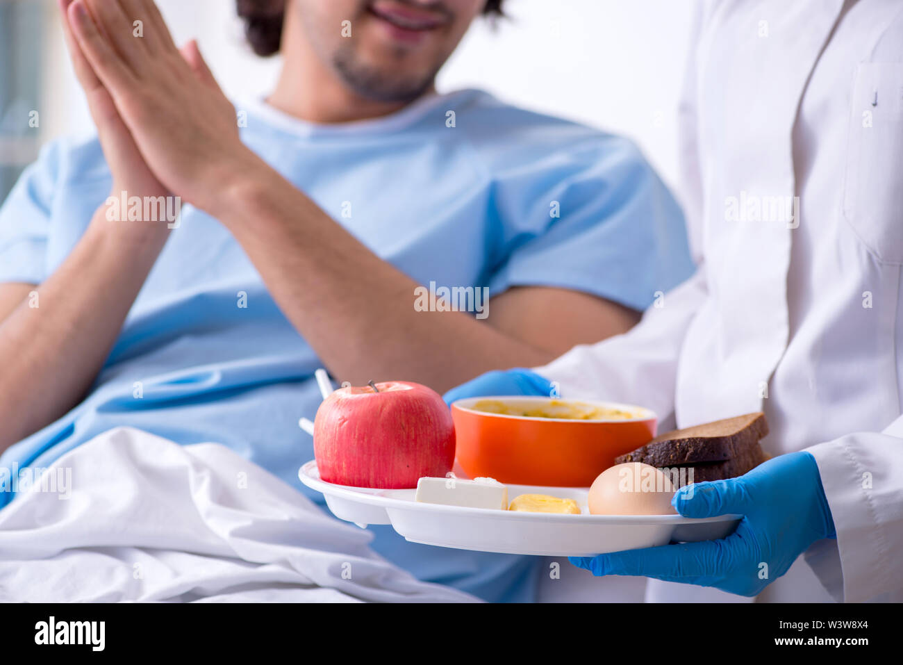 The male patient eating food in the hospital Stock Photo - Alamy