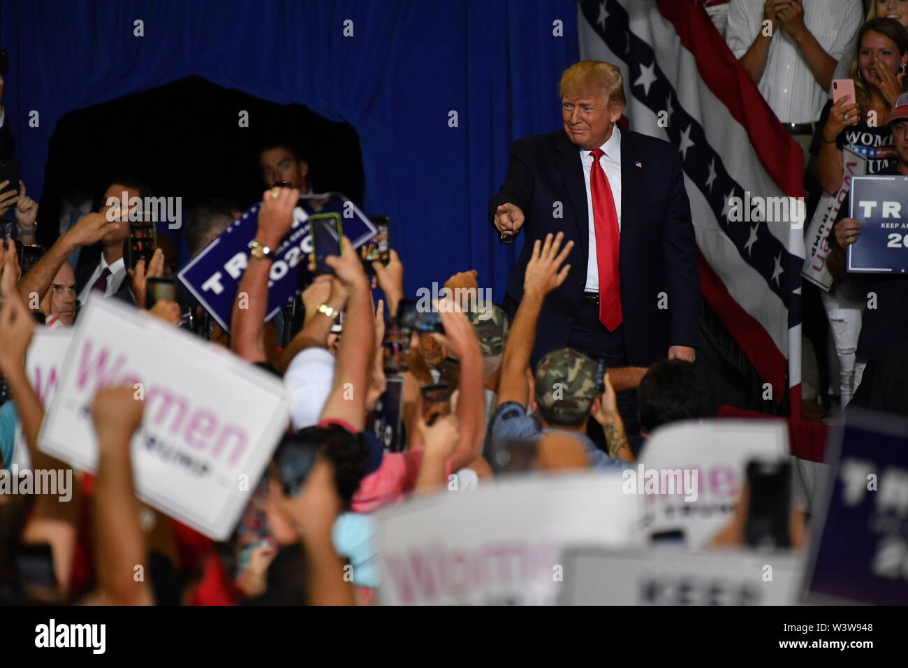Donald trump rally north carolina hi-res stock photography and images ...