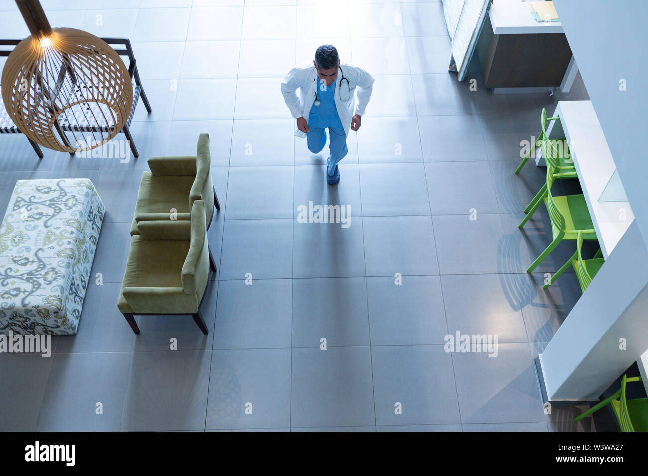 Lobby man men male hi-res stock photography and images - Alamy
