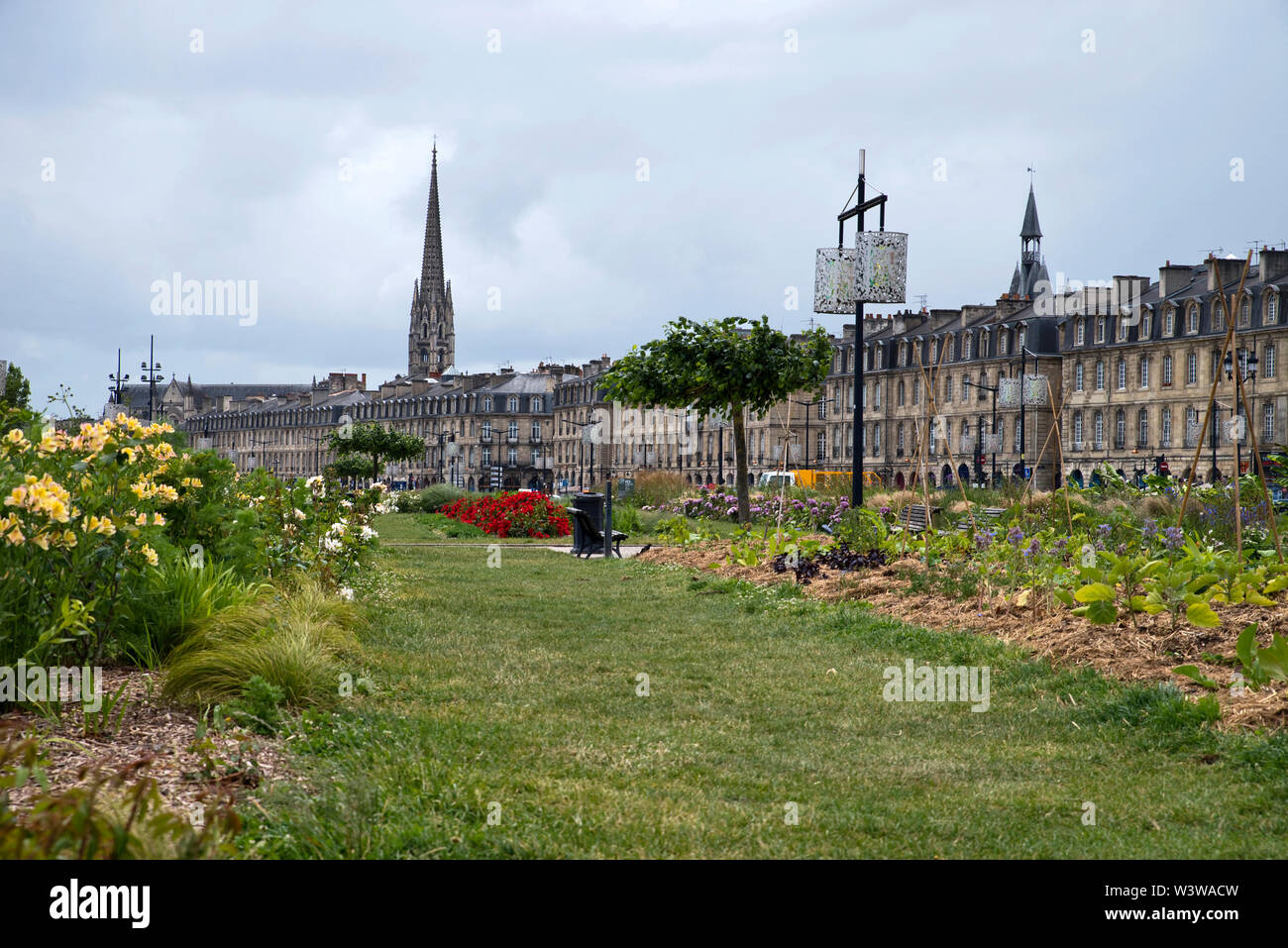 Bordeaux skyline hi-res stock photography and images - Alamy
