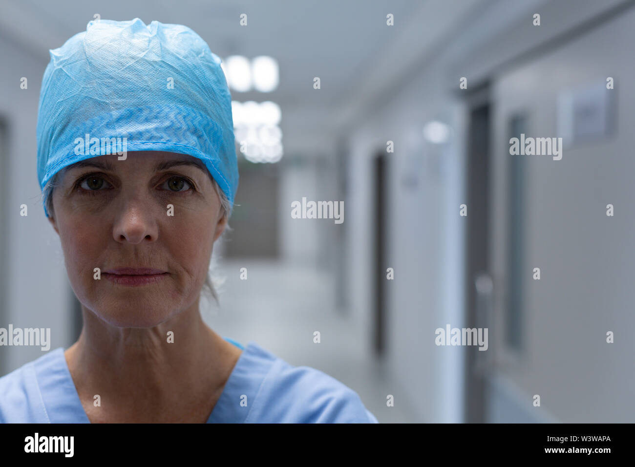 Female surgeon standing in the corridor of hospital Stock Photo - Alamy