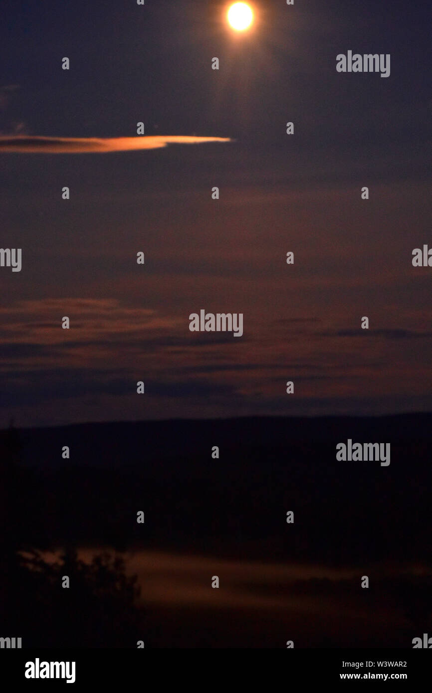 Mist moon hi-res stock photography and images - Alamy