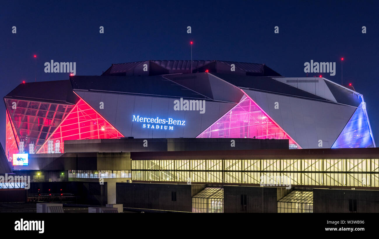 Mercedes benz stadium hi-res stock photography and images - Alamy