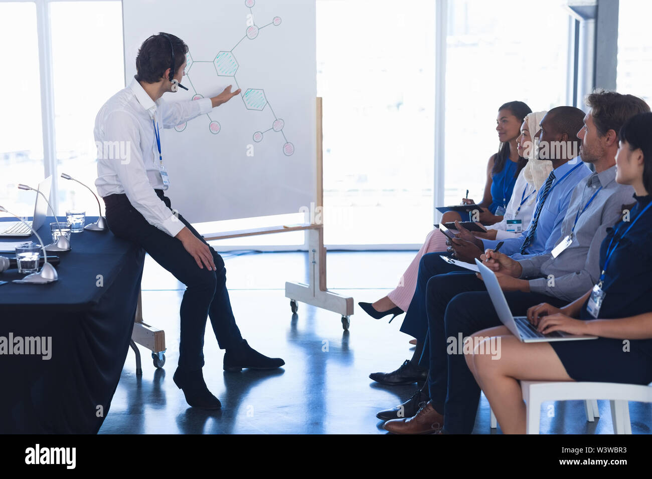 African woman giving business presentation hi-res stock photography and ...