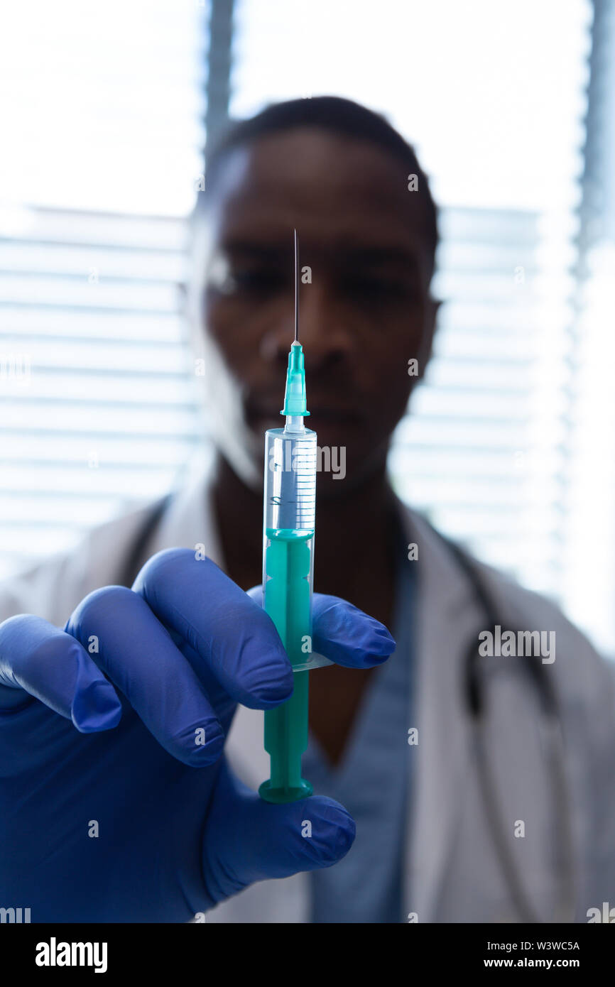 African doctor injection hi-res stock photography and images - Alamy
