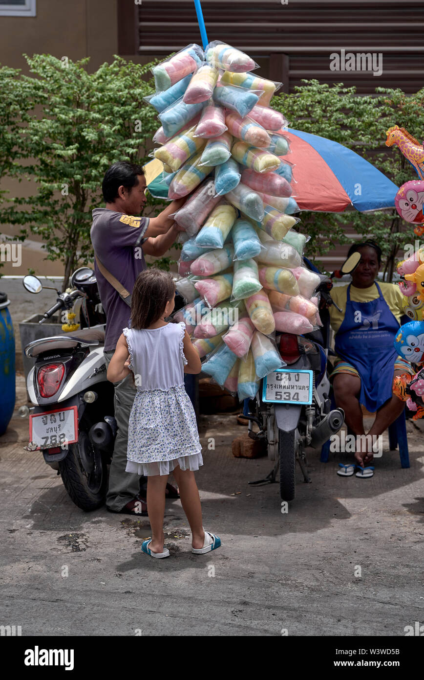 Buying sweets child hi-res stock photography and images - Alamy