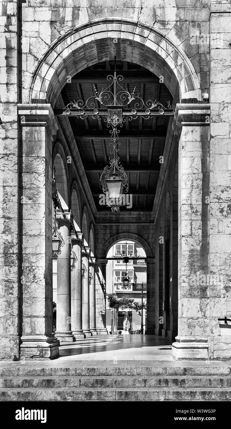 Shallow arch hi-res stock photography and images - Alamy