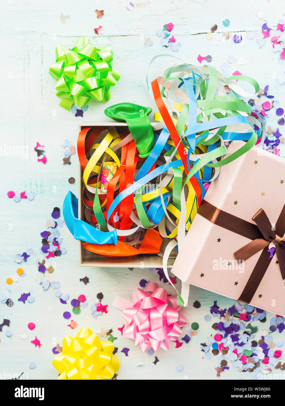 Open gift box with streamers, confetti. Party concept Stock Photo - Alamy