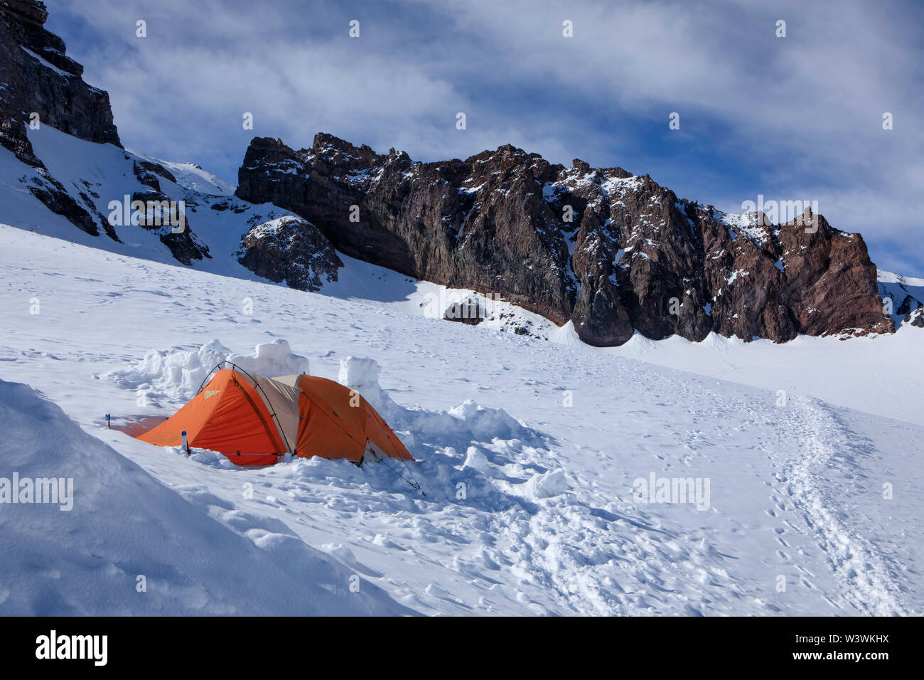 Campsite at Camp Muir Base Camp on Mount Rainier Stock Photo - Alamy