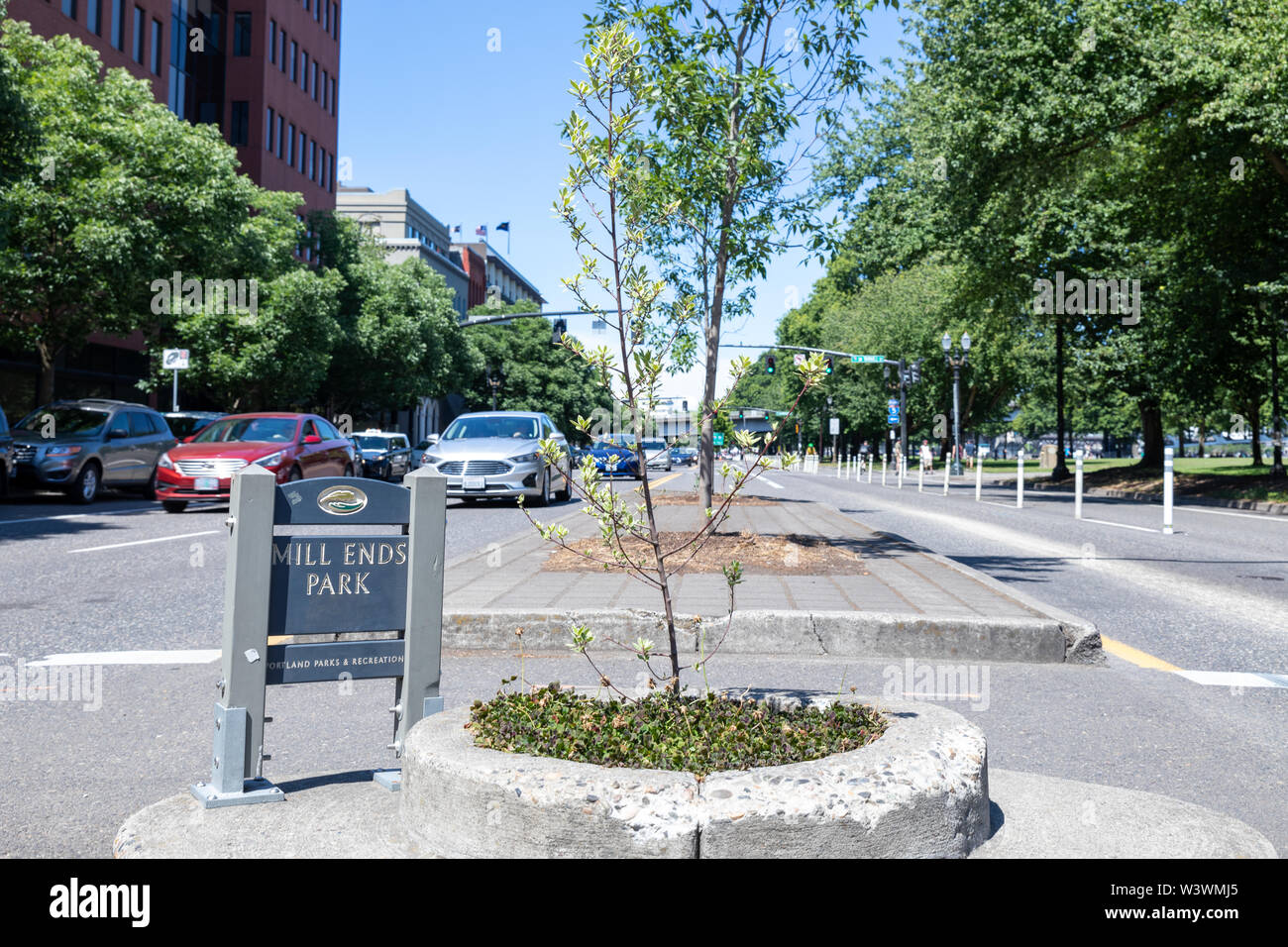 Portland, Oregon - June 29, 2019 : Mill Ends Park, The world's smallest ...