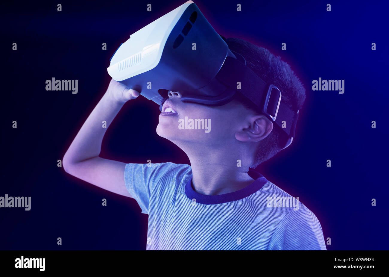 Image boy wearing vr hi-res stock photography and images - Alamy