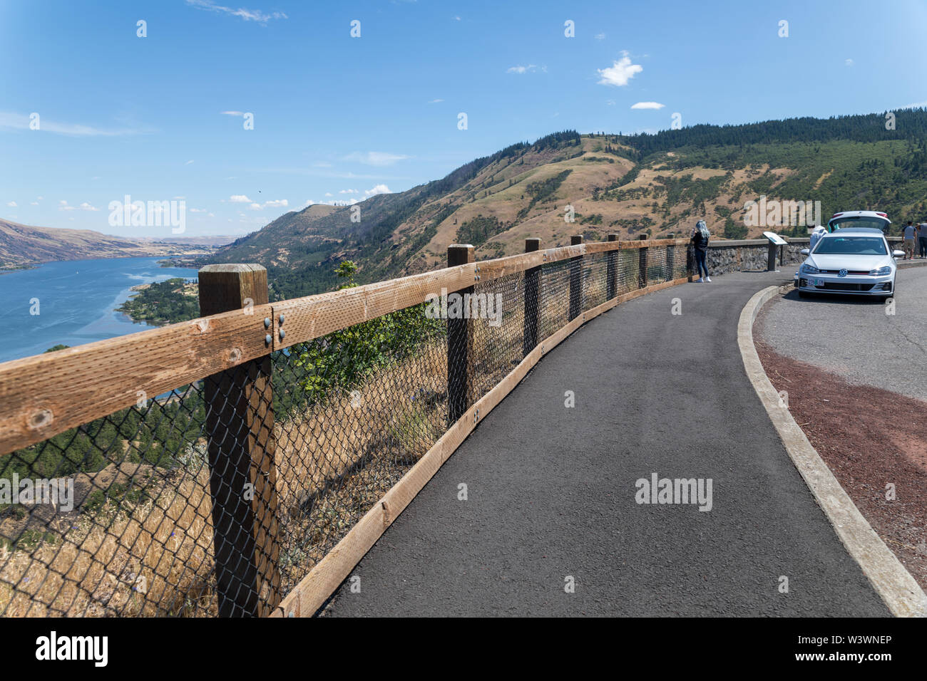 Portland, Oregon - July 1, 2019 : View from Rowena Crest Viewpoint, Old ...