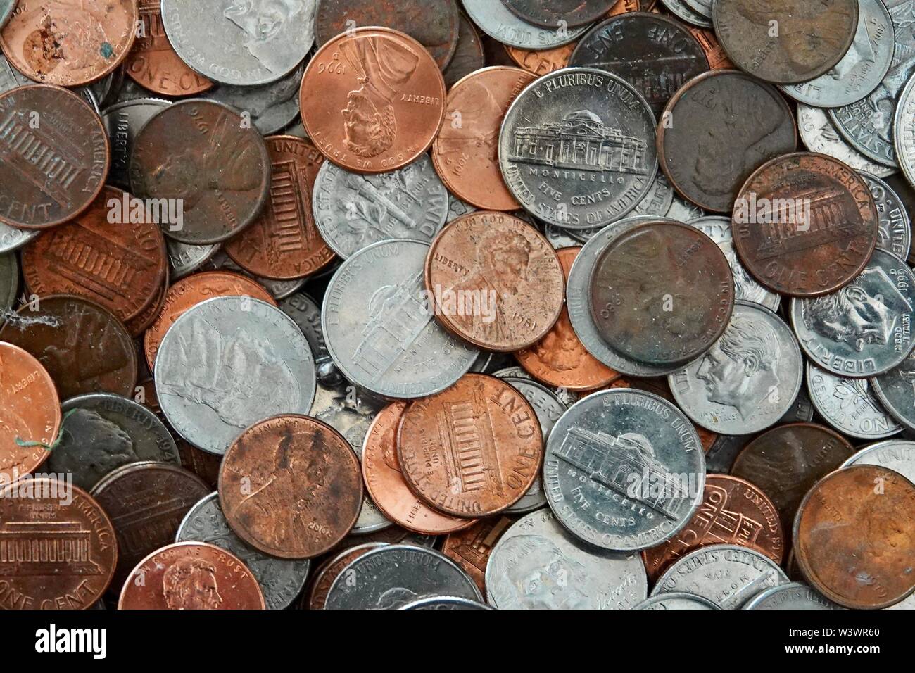 Pile of quarters hi-res stock photography and images - Alamy