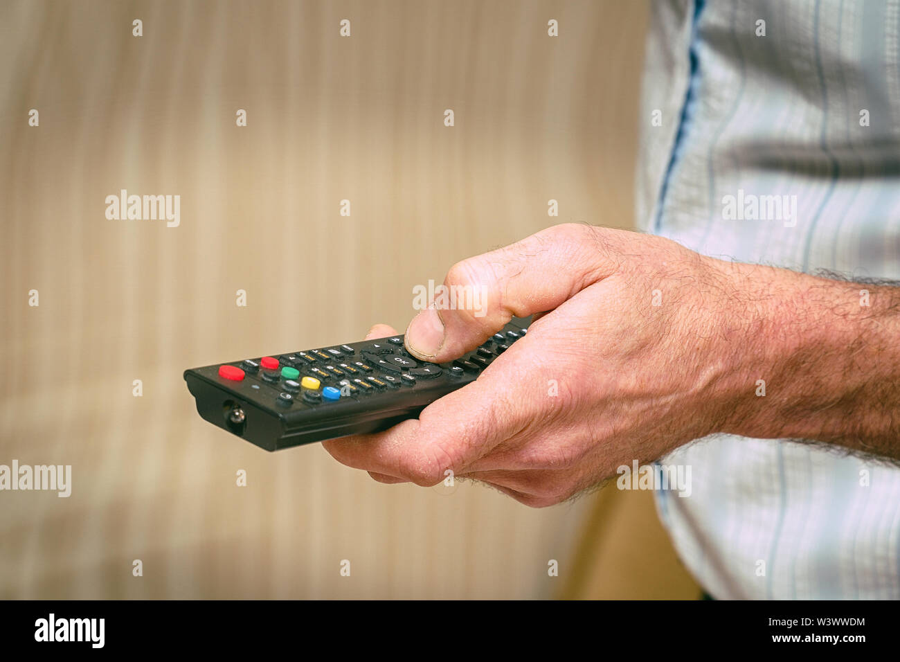 TV remote in the hand of man Stock Photo - Alamy