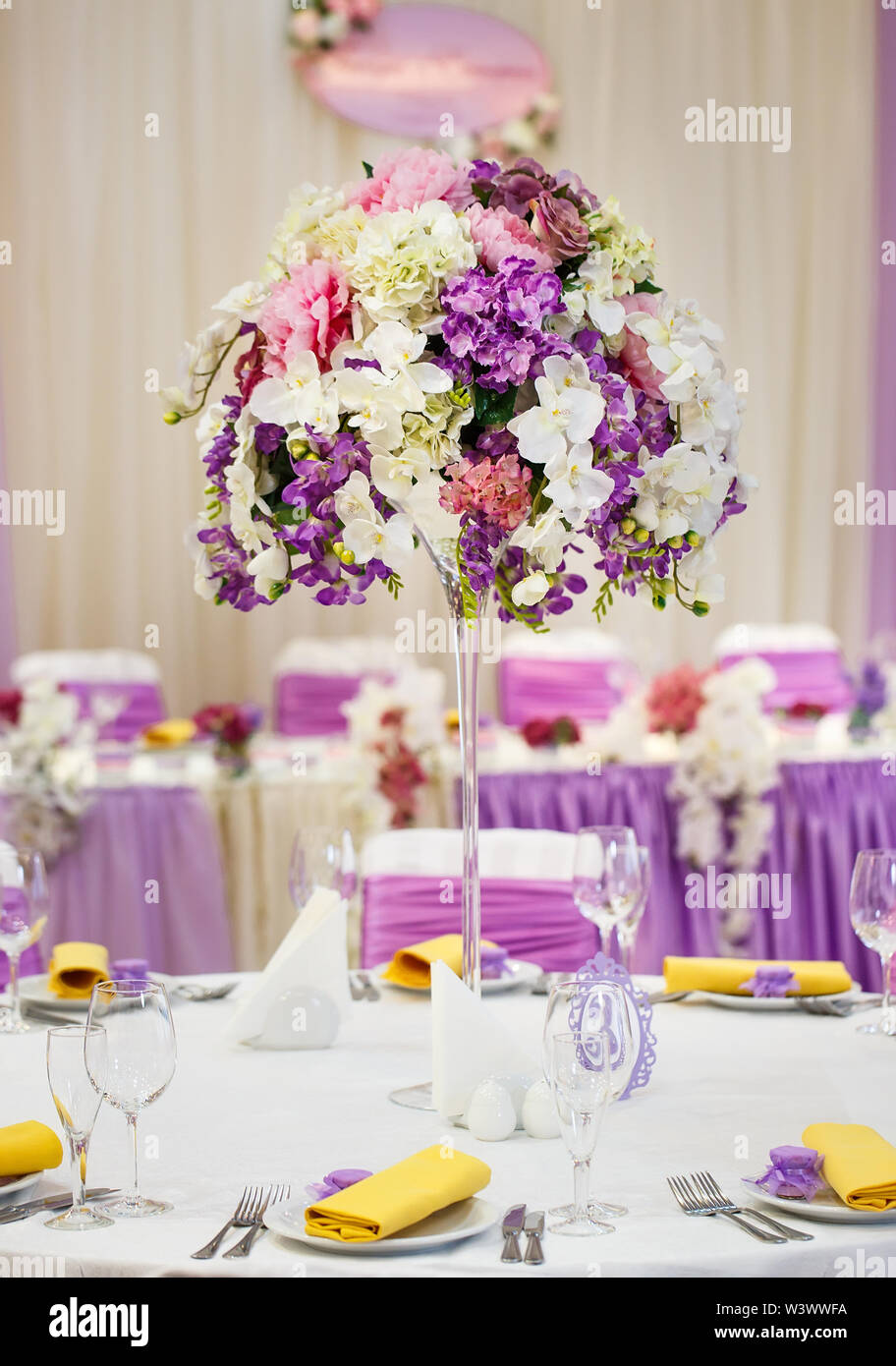 Table set for wedding or another catered event dinner Stock Photo - Alamy